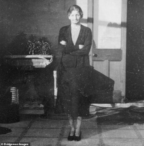 We Need to Talk about The Dig on Netflix and How it Portrays Women ...