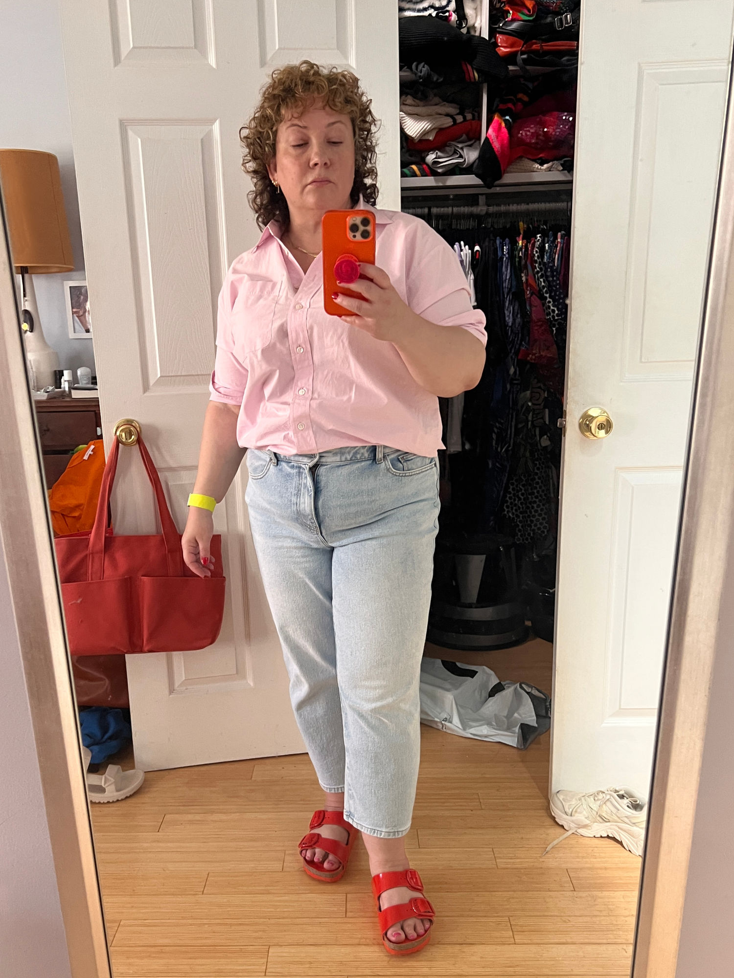 How to Tuck in Your Shirt: 6 Stylish Methods