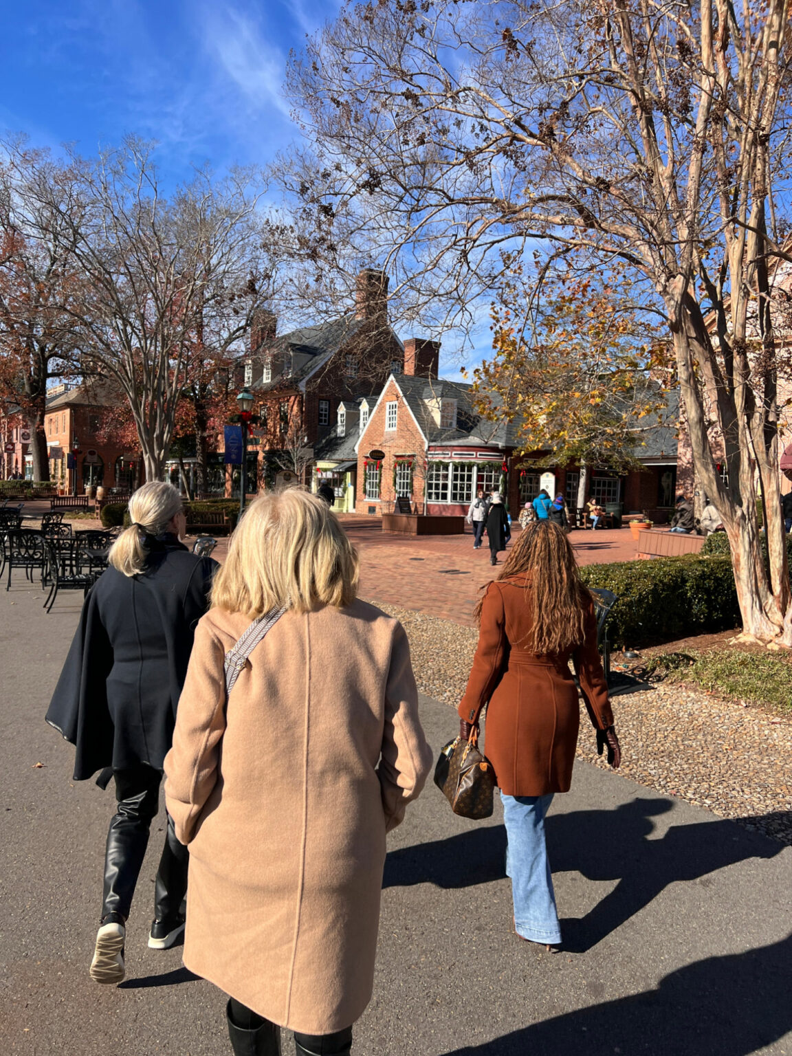 Visiting Williamsburg, Virginia in December: Girls' Getaway